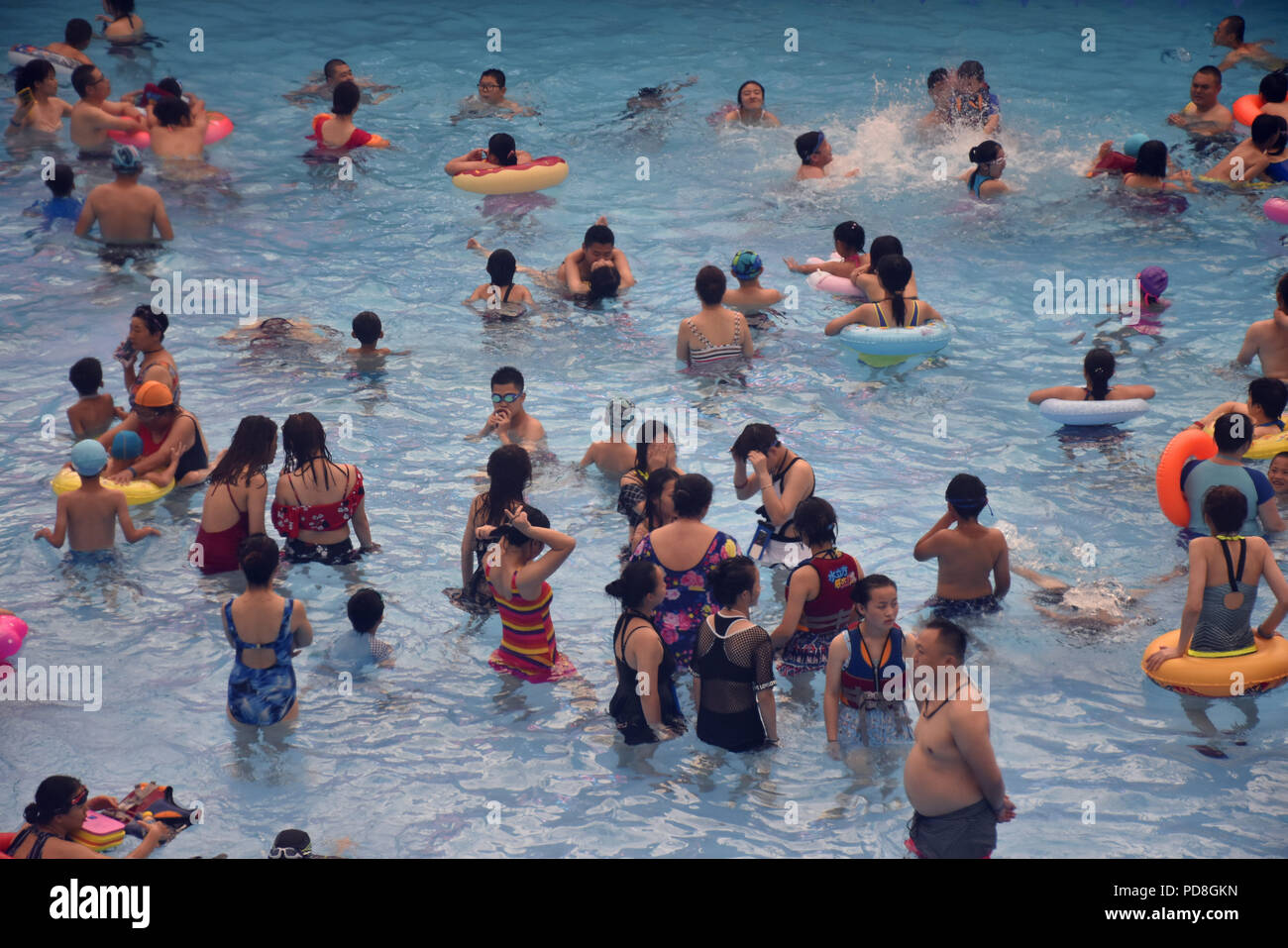 Beijing, Beijing, China. 8th Aug, 2018. Beijing, CHINA-People enjoy the ...