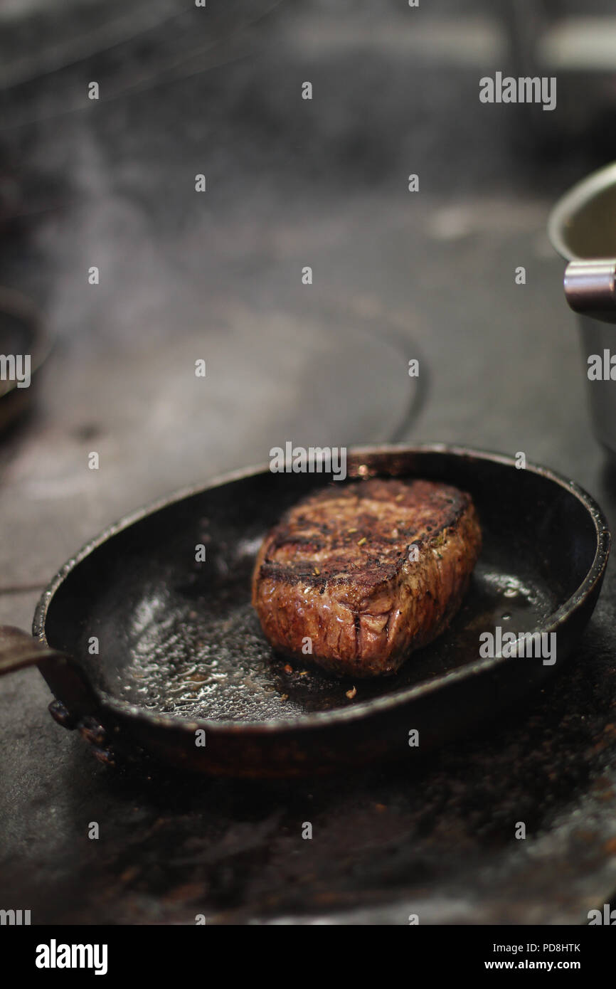 Caramelising steak hi-res stock photography and images - Alamy