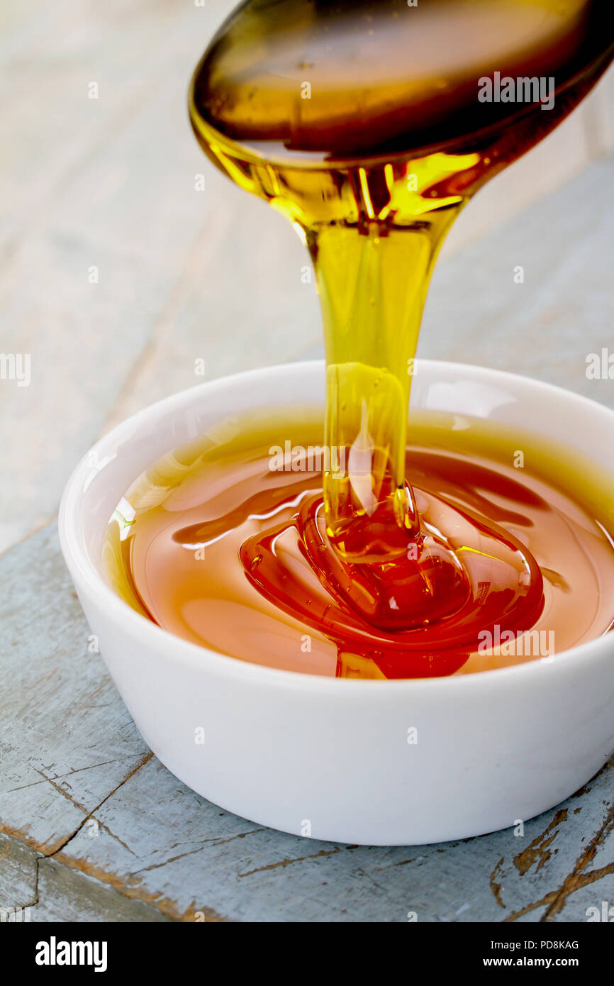 refined golden sugar syrup in dish Stock Photo - Alamy