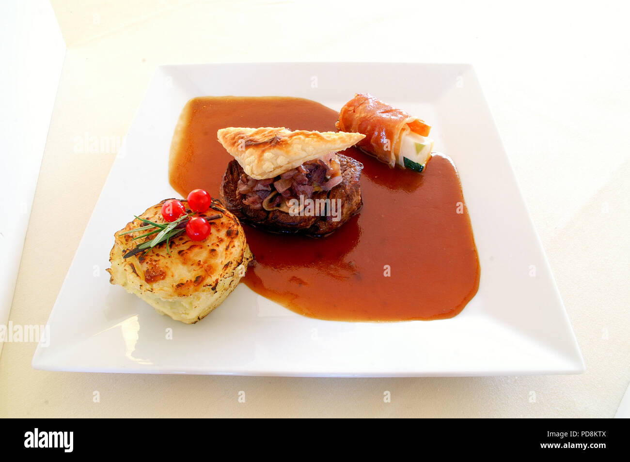 plated fillet steak meal Stock Photo - Alamy