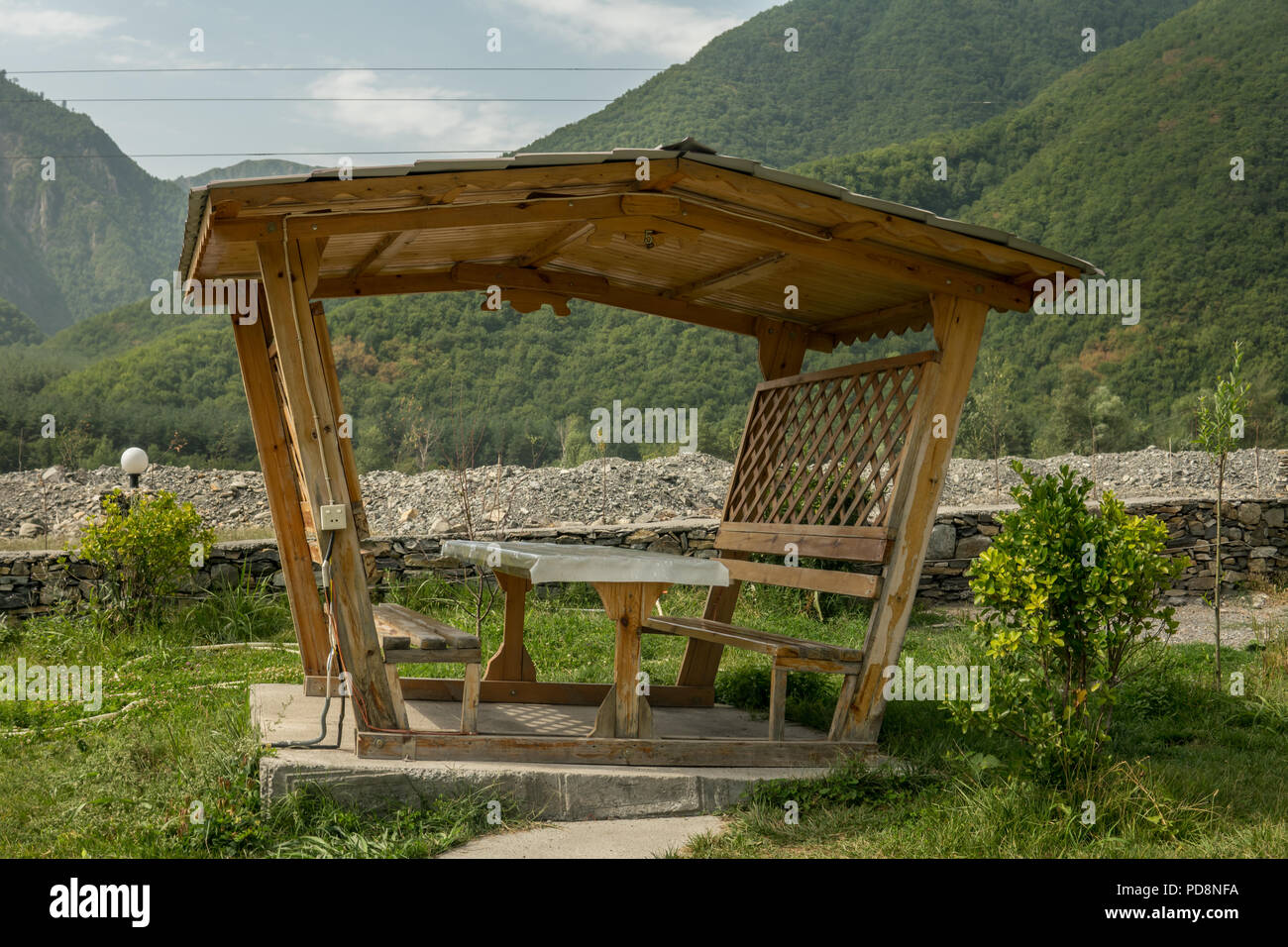 Beautiful table set outside hi-res stock photography and images - Alamy