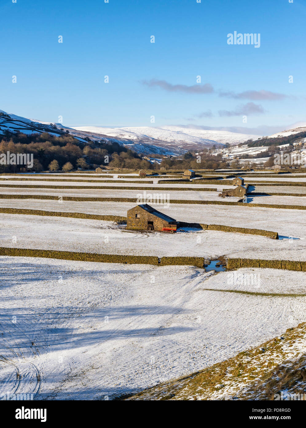 Barns in the snow at Gunnerside in Swaledale Stock Photo - Alamy