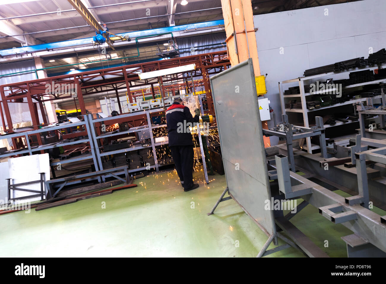 Bus assembly worker hi-res stock photography and images - Alamy