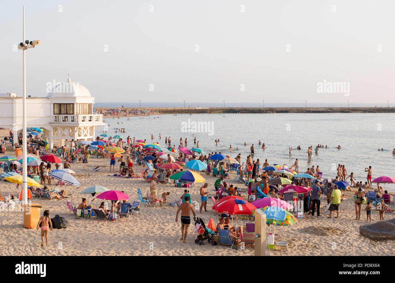 Busy beach spain hi-res stock photography and images - Alamy