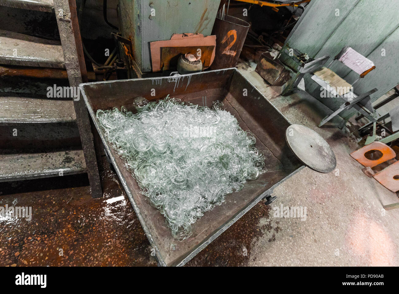 Defective products hi-res stock photography and images - Alamy