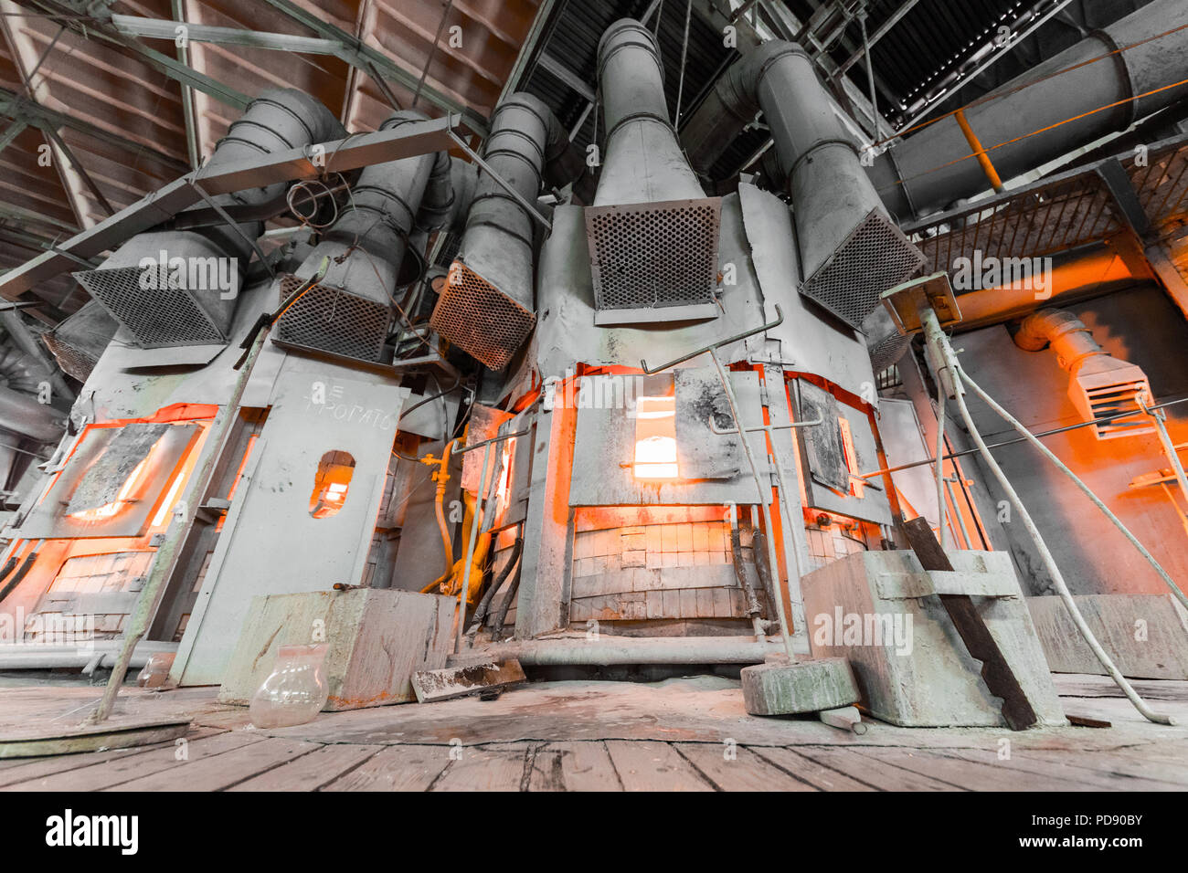 Glass production hi-res stock photography and images - Alamy