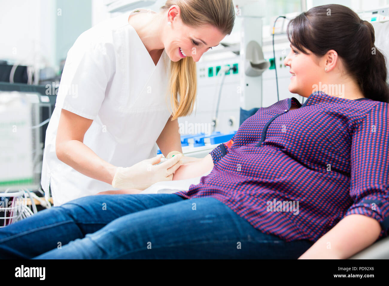 Nurse applying access at upper arm of patient Stock Photo - Alamy