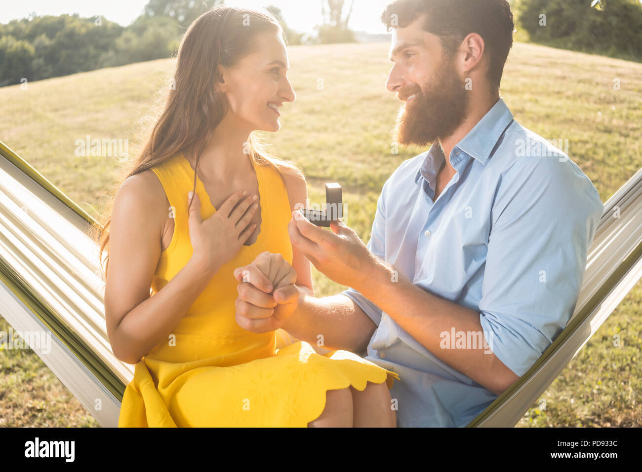 Marriage proposal hi-res stock photography and images - Alamy