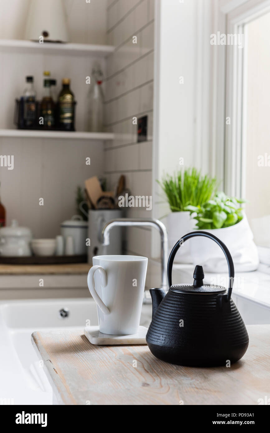 Modern cast iron teapot hi-res stock photography and images - Alamy