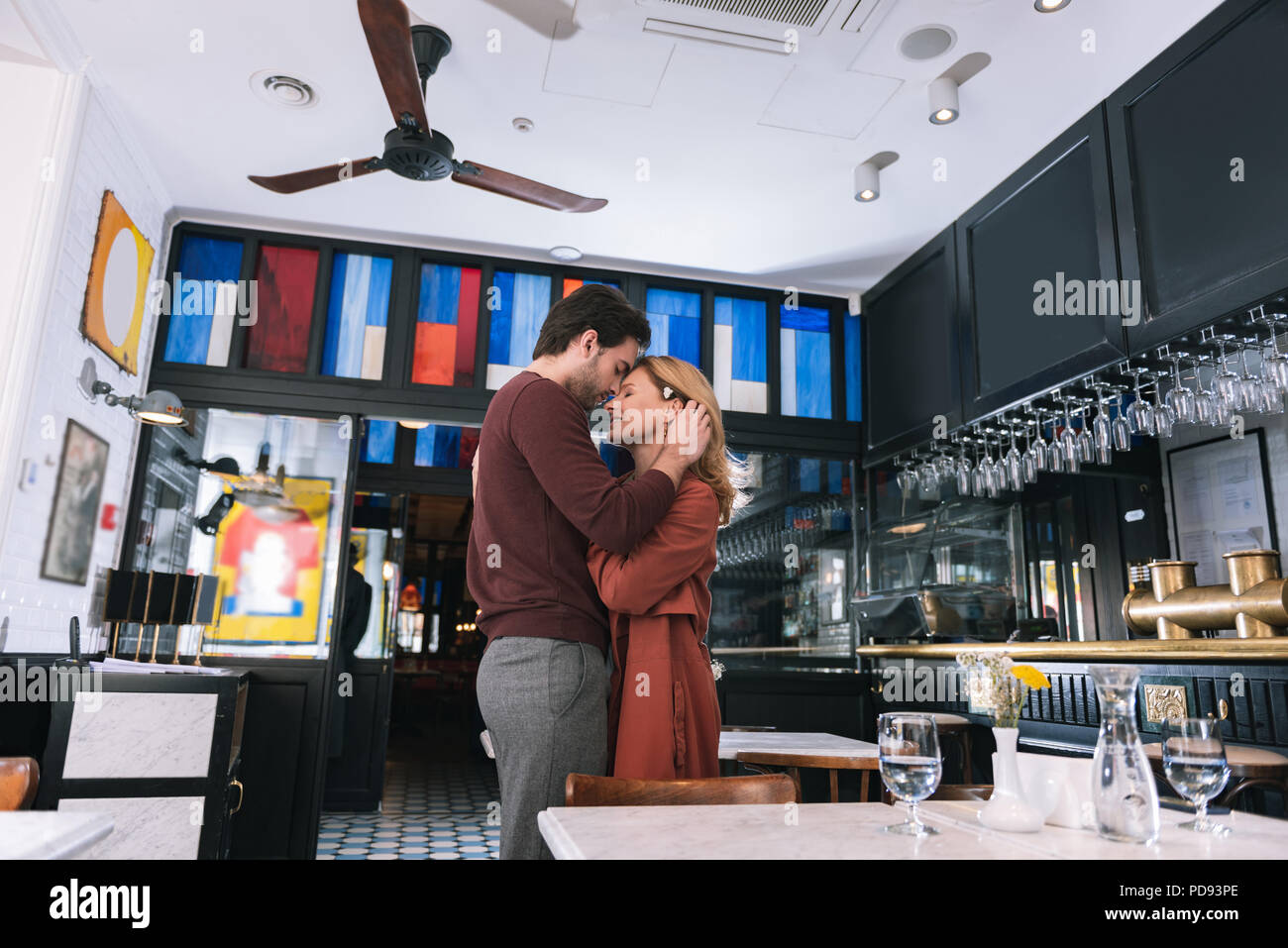 Man and woman nuzzling hi-res stock photography and images - Alamy