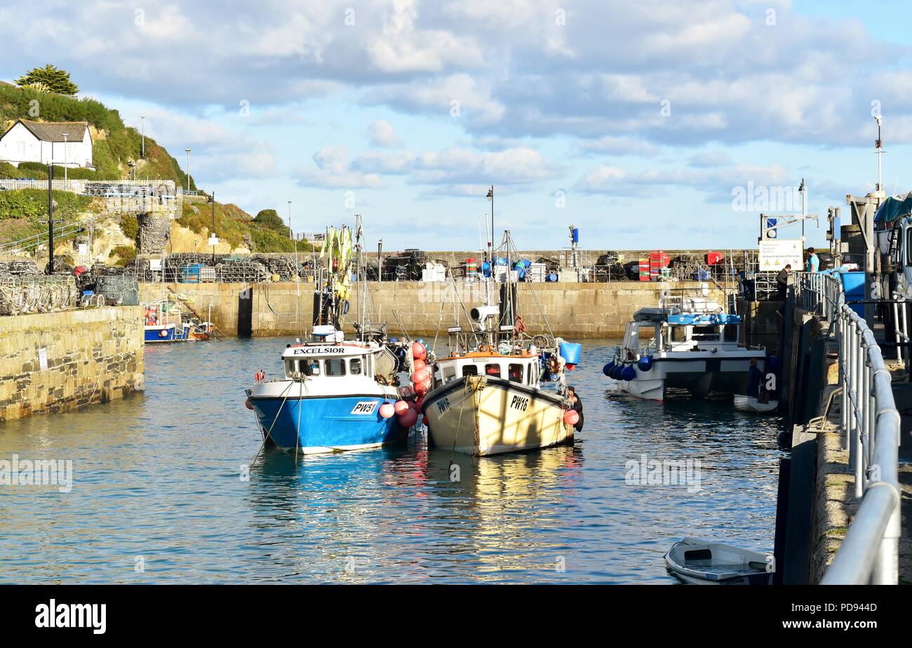 Cornish harbour newquay north hi-res stock photography and images - Alamy