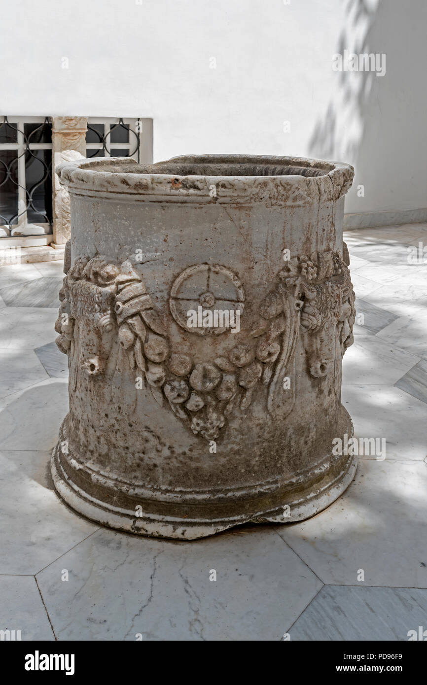 Ancient roman water container hi-res stock photography and images - Alamy