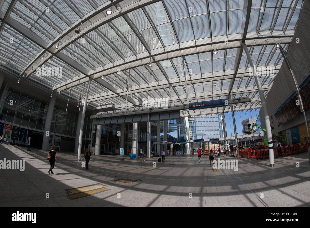 London bridge railway station hi-res stock photography and images - Alamy