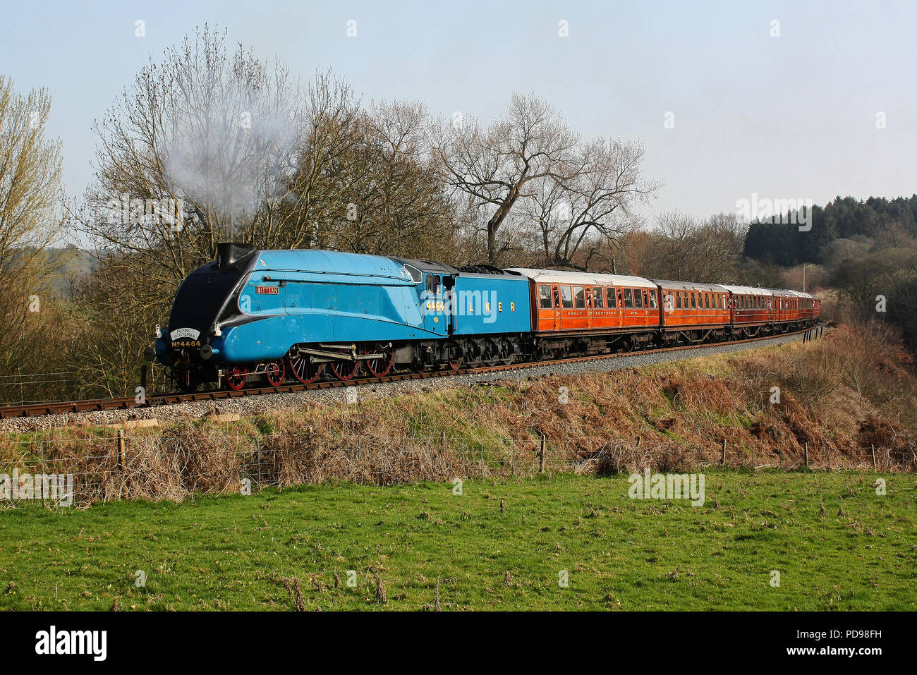Lner teak coaches hi-res stock photography and images - Alamy