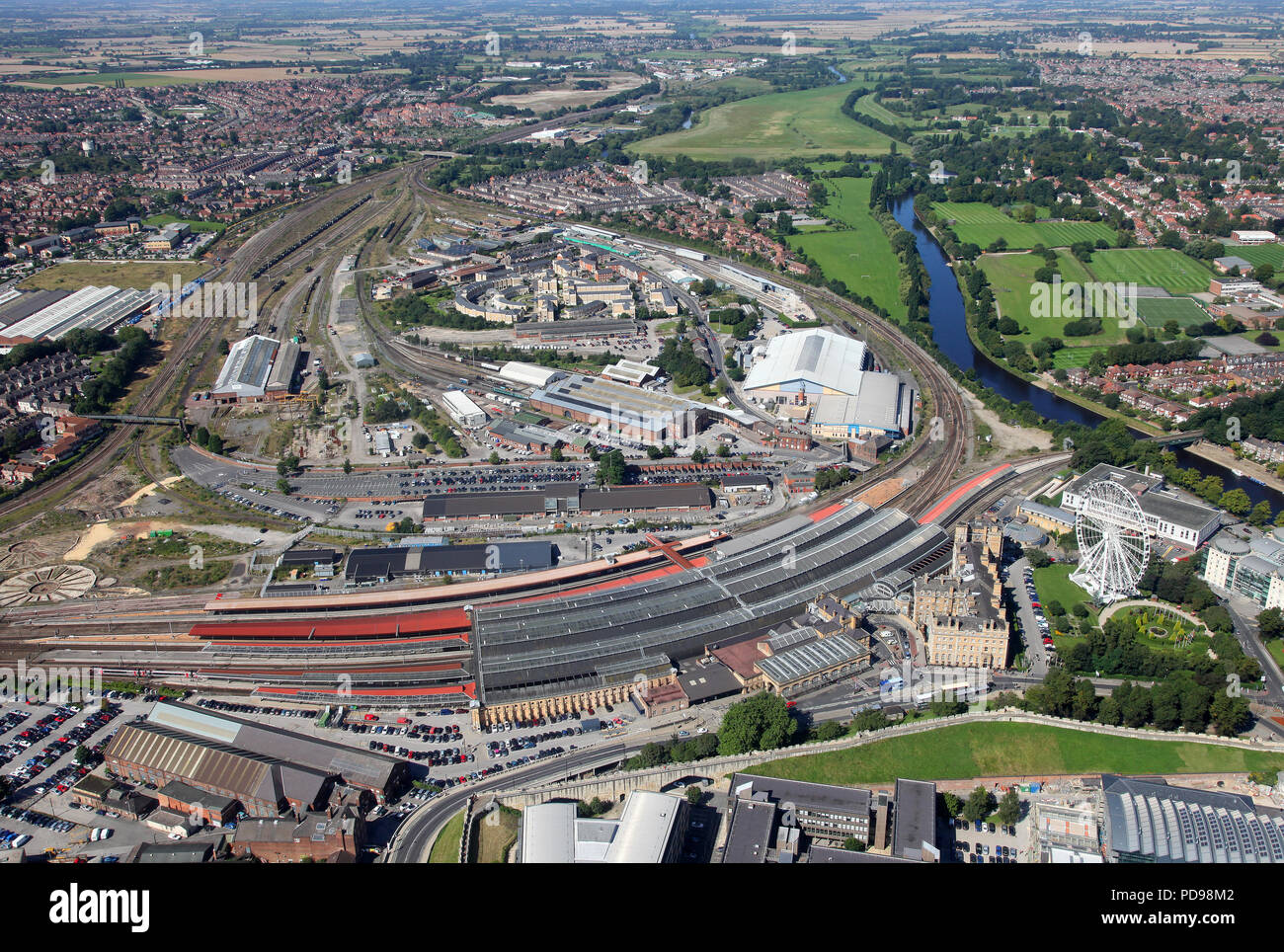 York railway station from the air hi-res stock photography and images ...