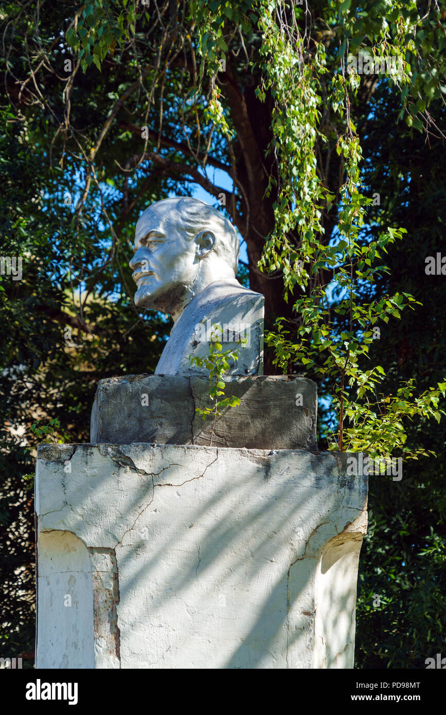 Vladimir lenin kiev monument hi-res stock photography and images - Alamy