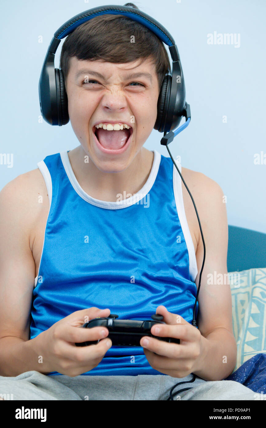 Angry old man computer hi-res stock photography and images - Alamy