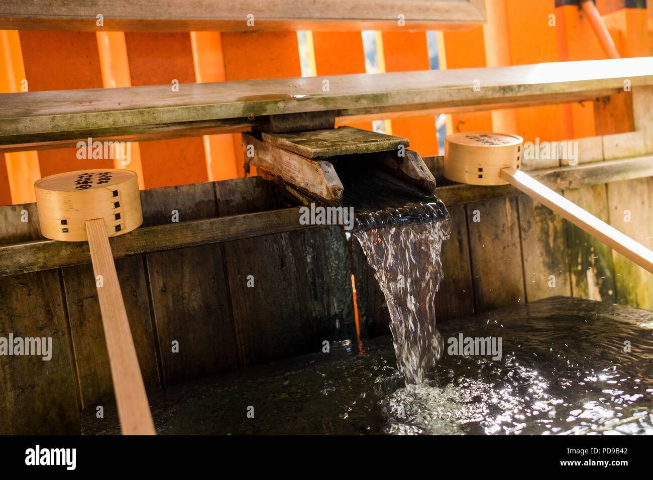Ritual purification fountain at an japanese temple hi-res stock ...