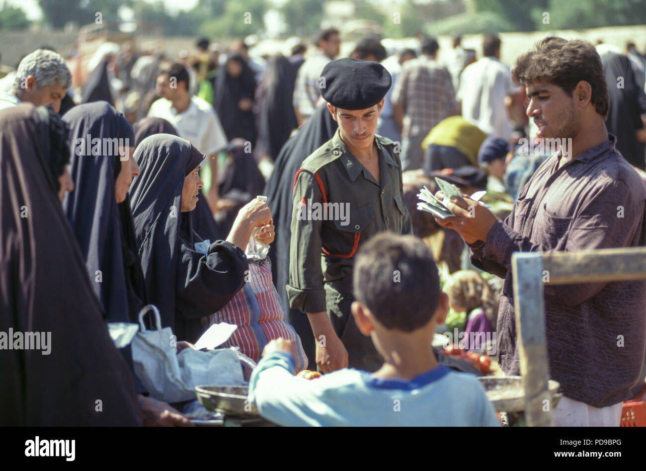 Baghdad, Iraq - October 1995 - A fruit and vegetable market in central ...