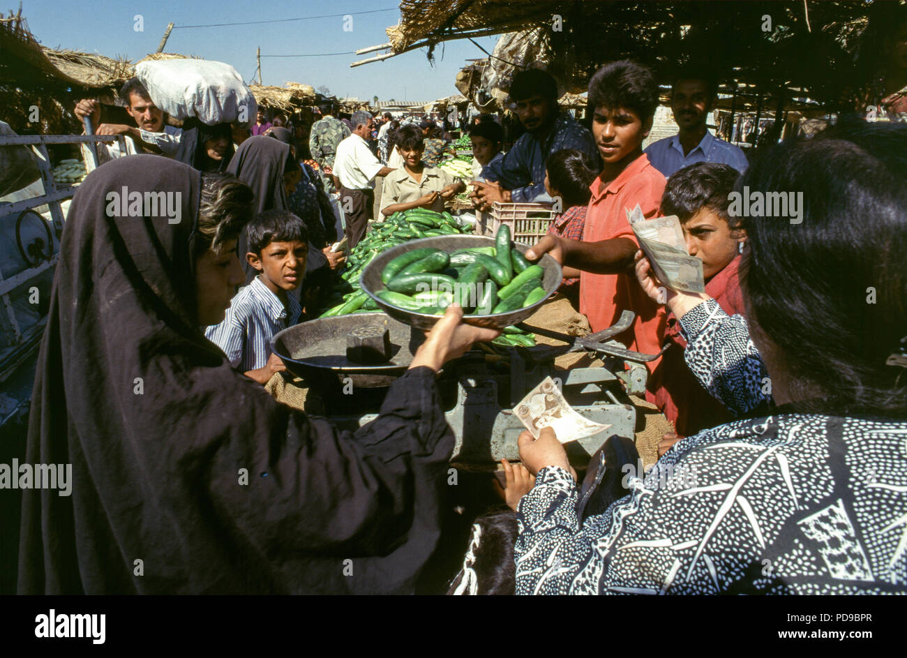 Baghdad, Iraq - October 1995 - A fruit and vegetable market in central ...
