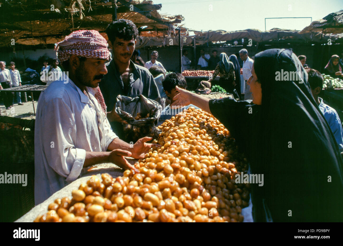 Baghdad, Iraq - October 1995 - A fruit and vegetable market in central ...