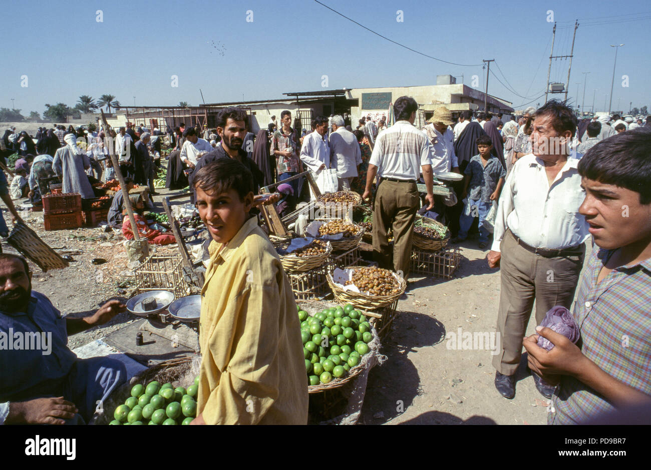 Baghdad, Iraq - October 1995 - A fruit and vegetable market in central ...