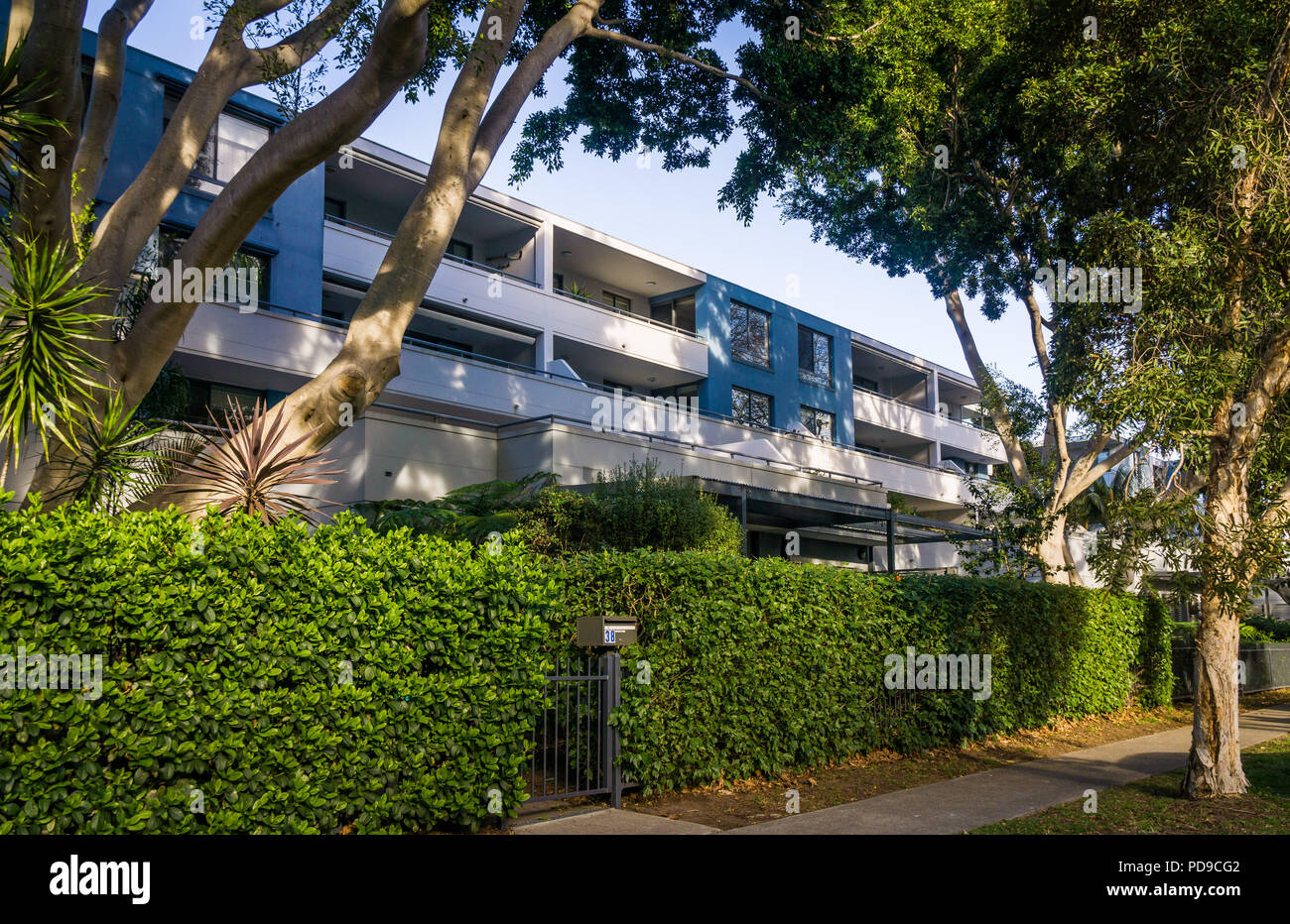 Point block housing hi-res stock photography and images - Alamy