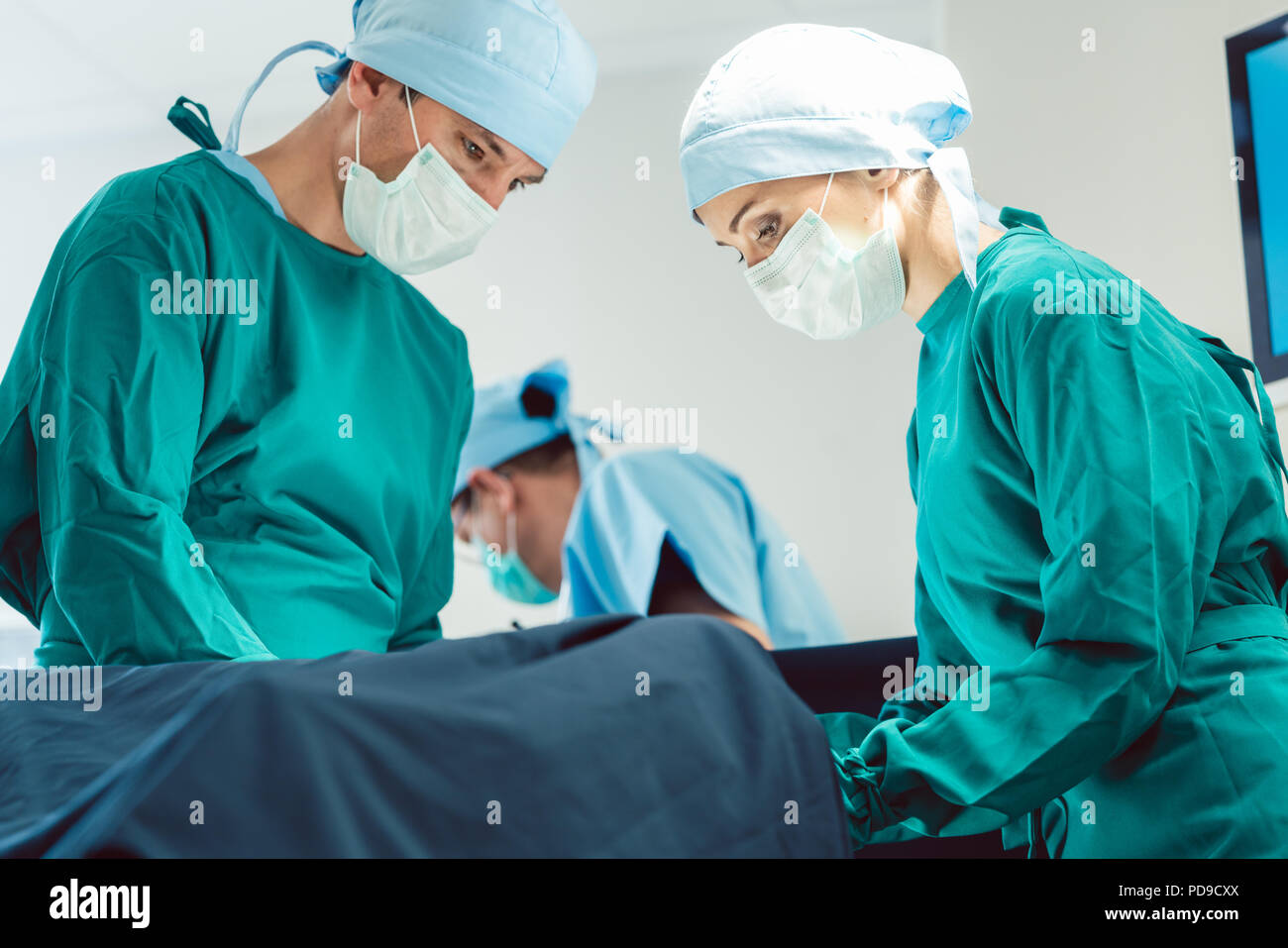 Doctor operating hospital hi-res stock photography and images - Alamy