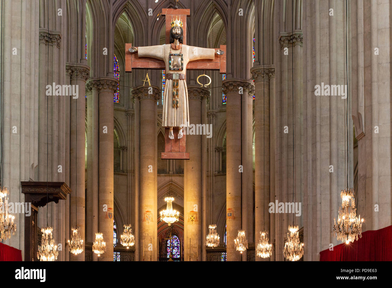 Le mans cathedral interior hi-res stock photography and images - Alamy