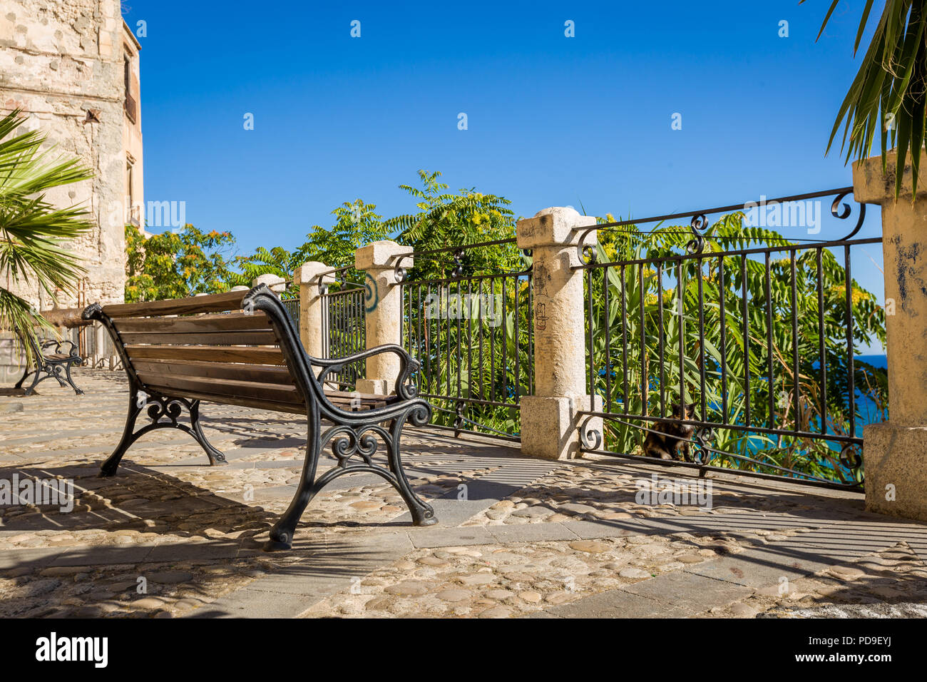 Empty bench overlooking the sea Stock Photo - Alamy