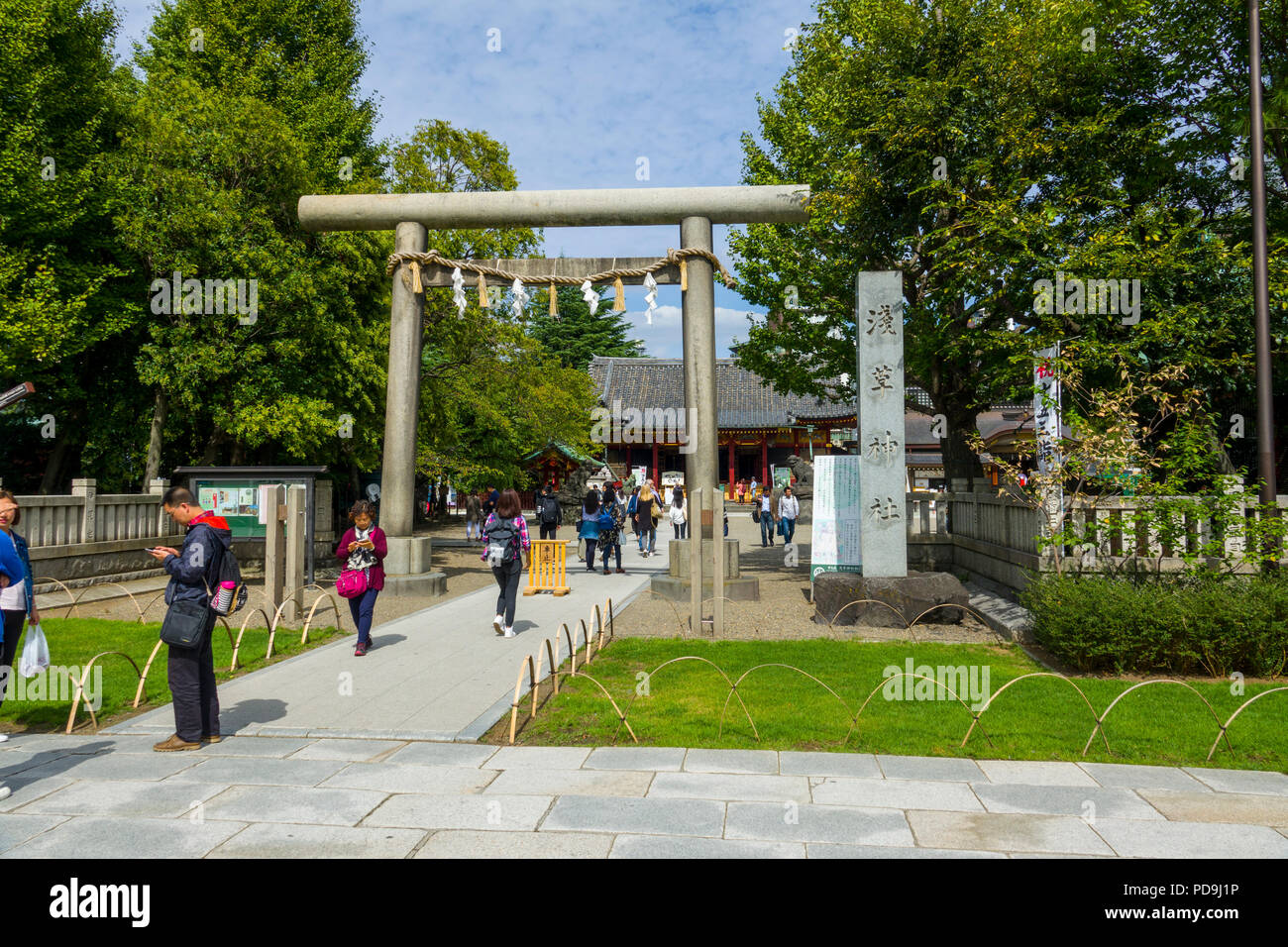 Japan shinto temple torii hi-res stock photography and images - Alamy