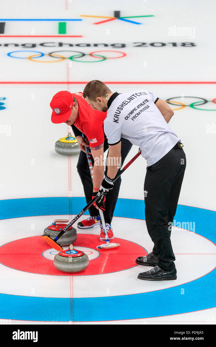 Matt Hamilton (USA) and Aleksandr KRUSHELNITCKII (OAR) competing in the ...