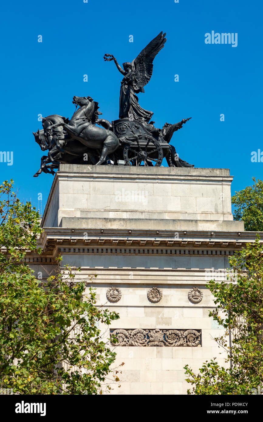 Chariot statue hi-res stock photography and images - Alamy