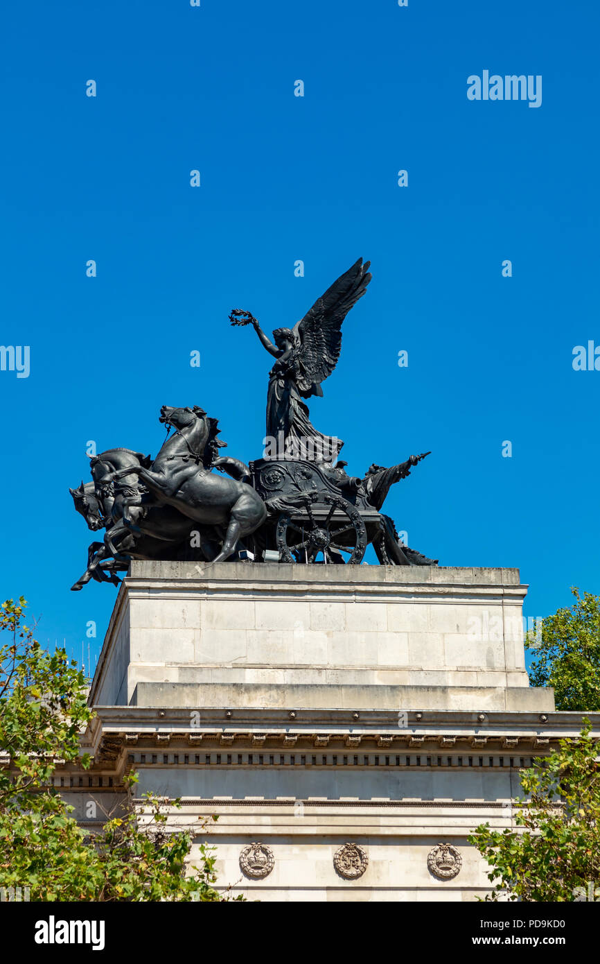 Horse And Chariot Statue In London at Michael Sizemore blog