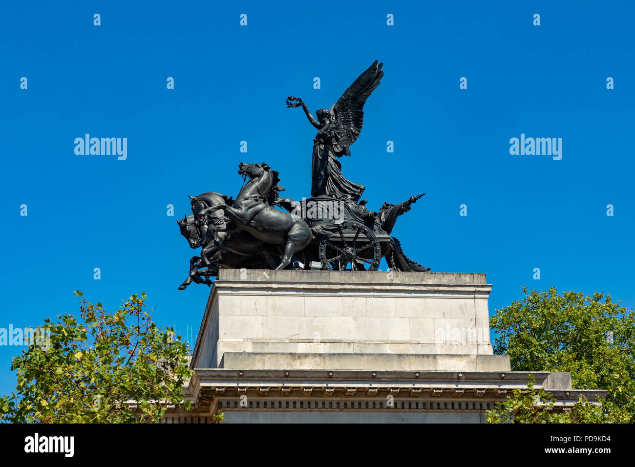 Chariot statue hi-res stock photography and images - Alamy