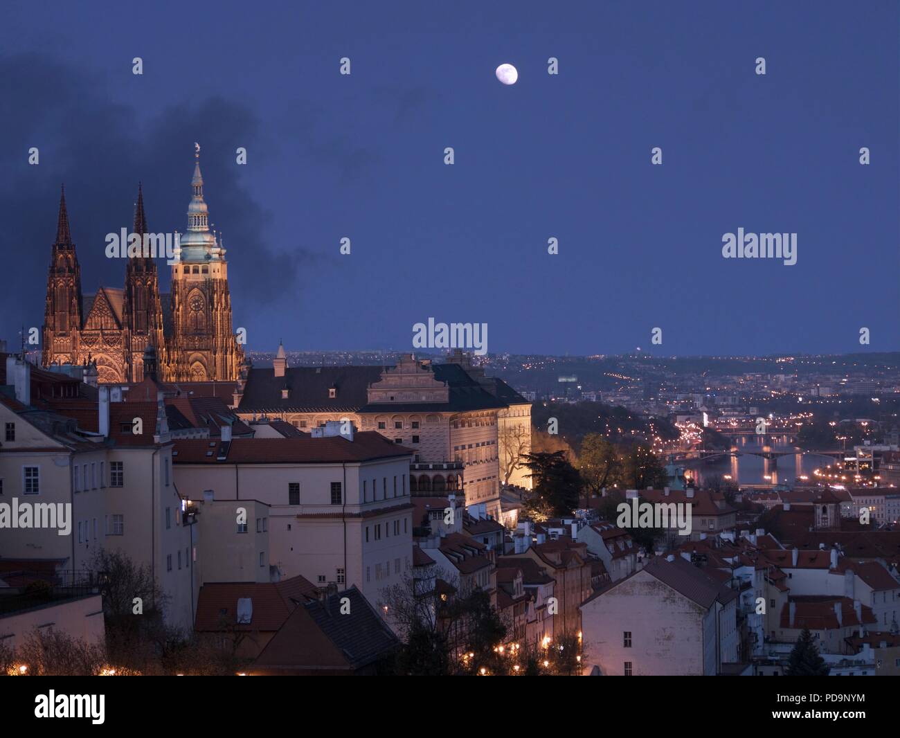 Prague night panorama castle hi-res stock photography and images - Alamy