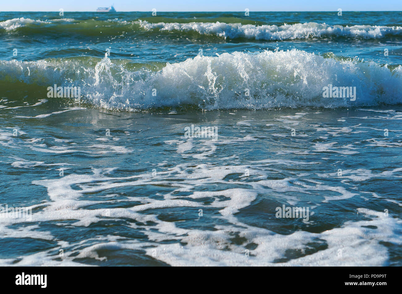 Wave coming hi-res stock photography and images - Alamy