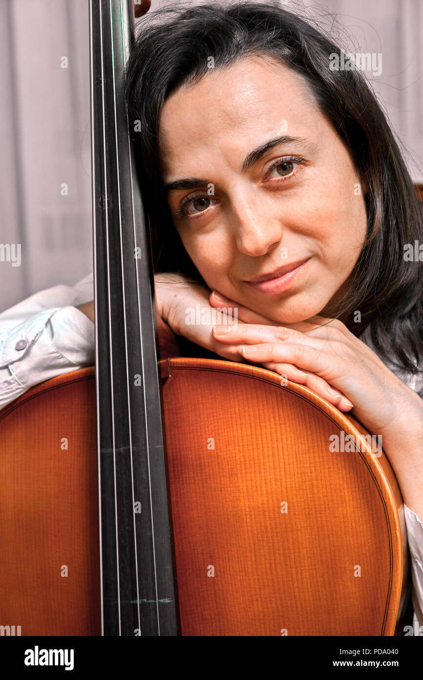 Black and white cello player hi-res stock photography and images - Alamy