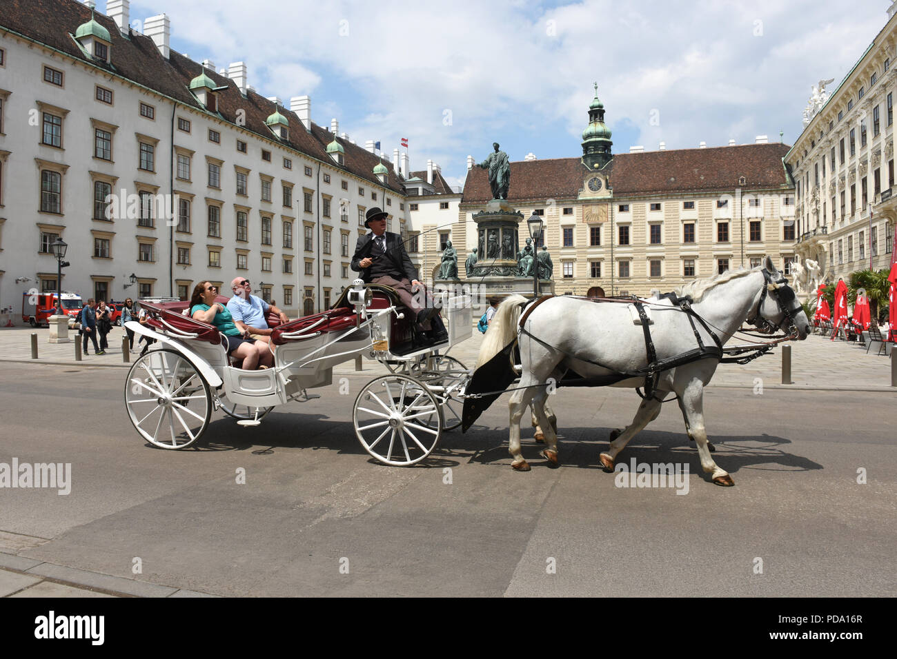 Horse carriage rides in vienna hi-res stock photography and images - Alamy