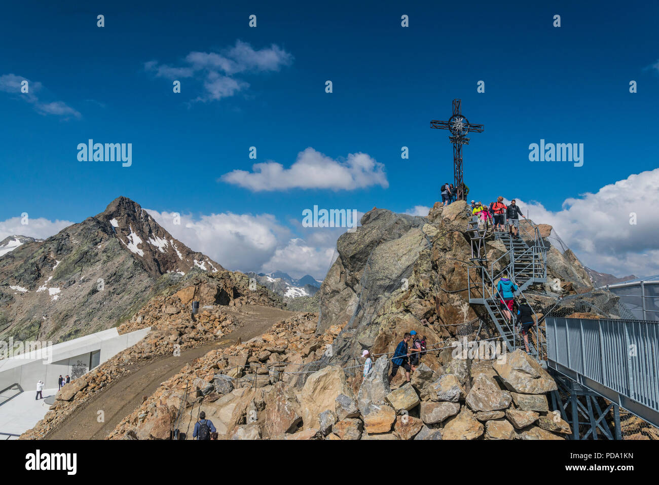 James bond movie scenes hi-res stock photography and images - Alamy