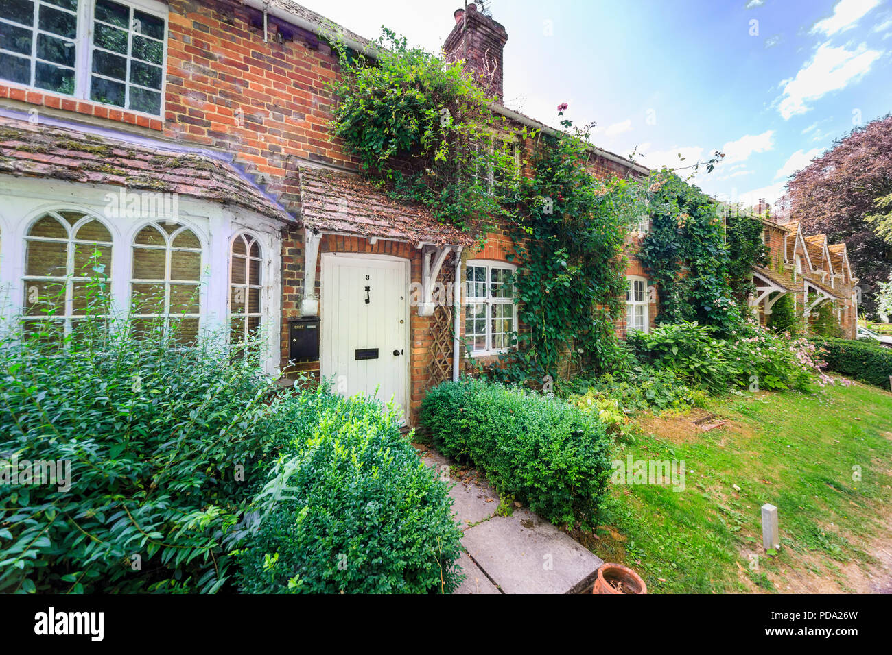 Terraced housing front gardens hi-res stock photography and images - Alamy