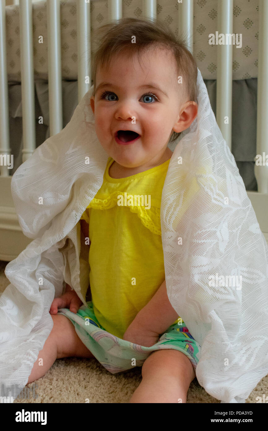 Child eyes hi-res stock photography and images - Alamy