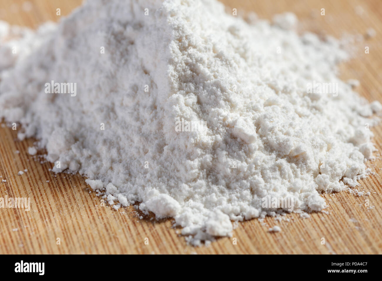 Flour white background hi-res stock photography and images - Alamy