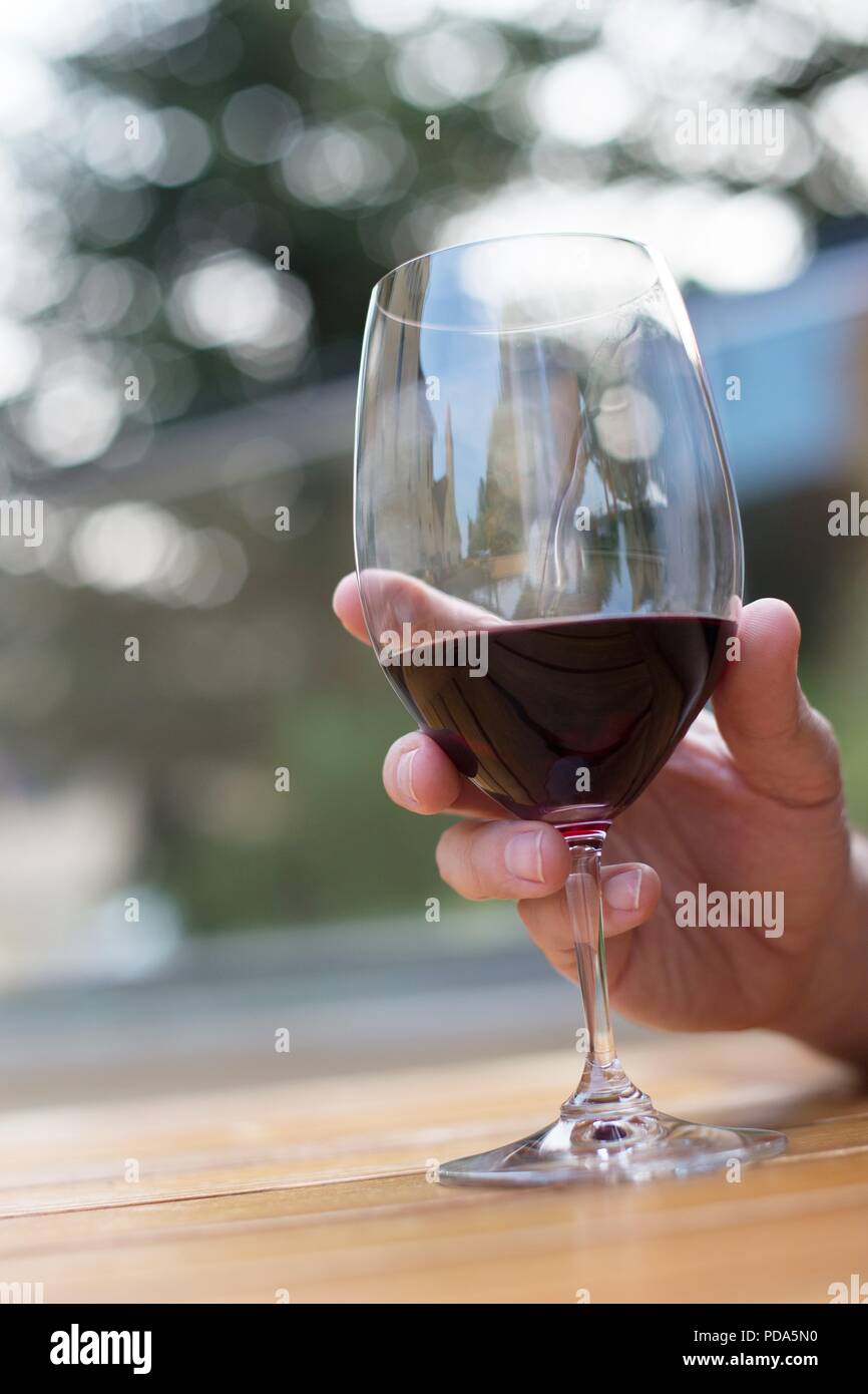 Man hand holding wine glass hi-res stock photography and images - Alamy