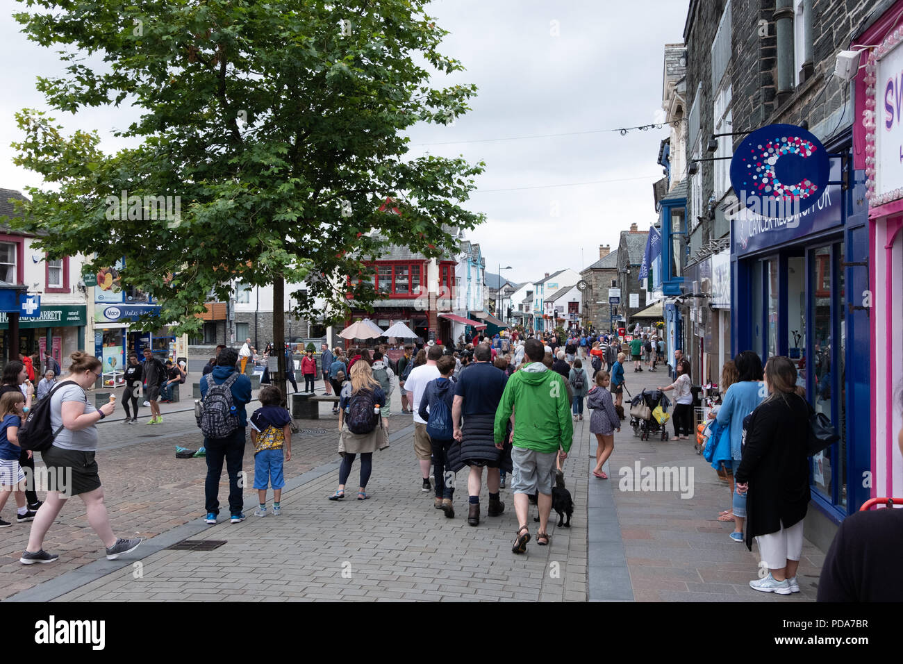 Busy Town Centre Uk Stock Photos & Busy Town Centre Uk Stock Images - Alamy