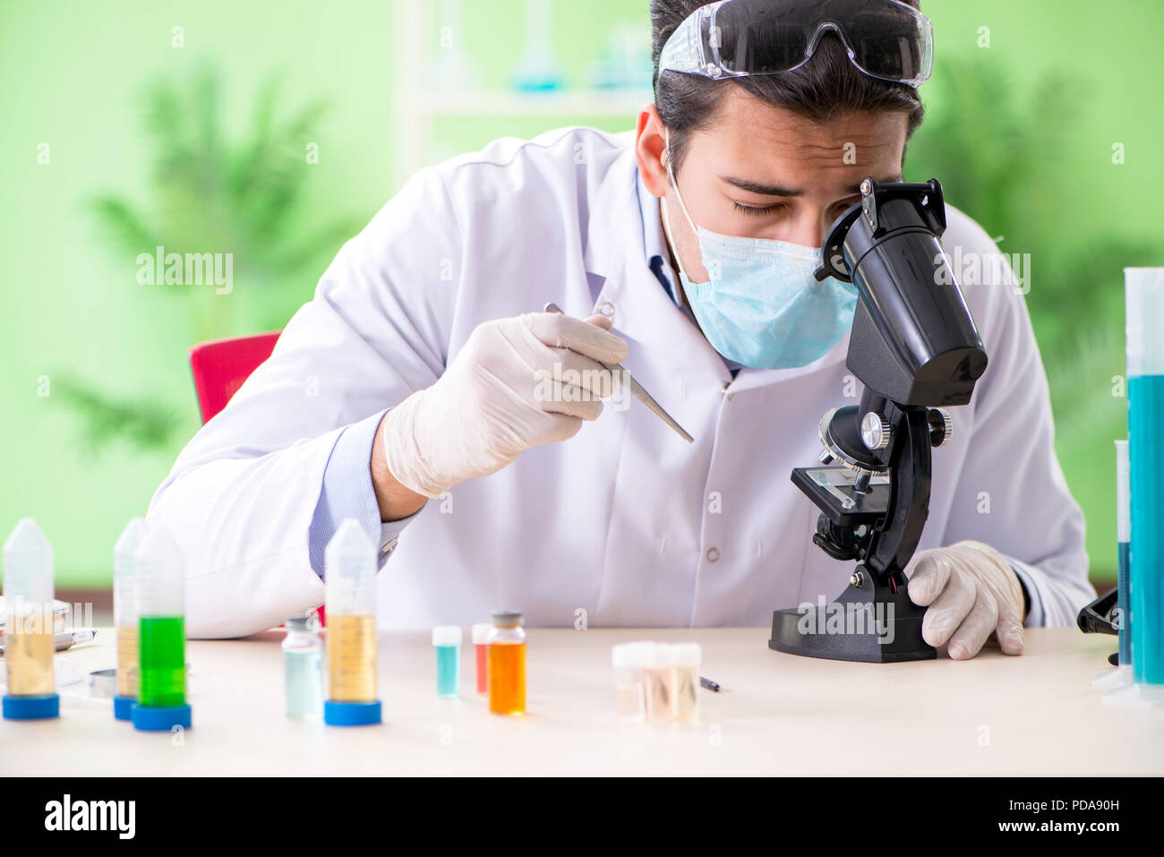 Man chemist working in the lab Stock Photo - Alamy