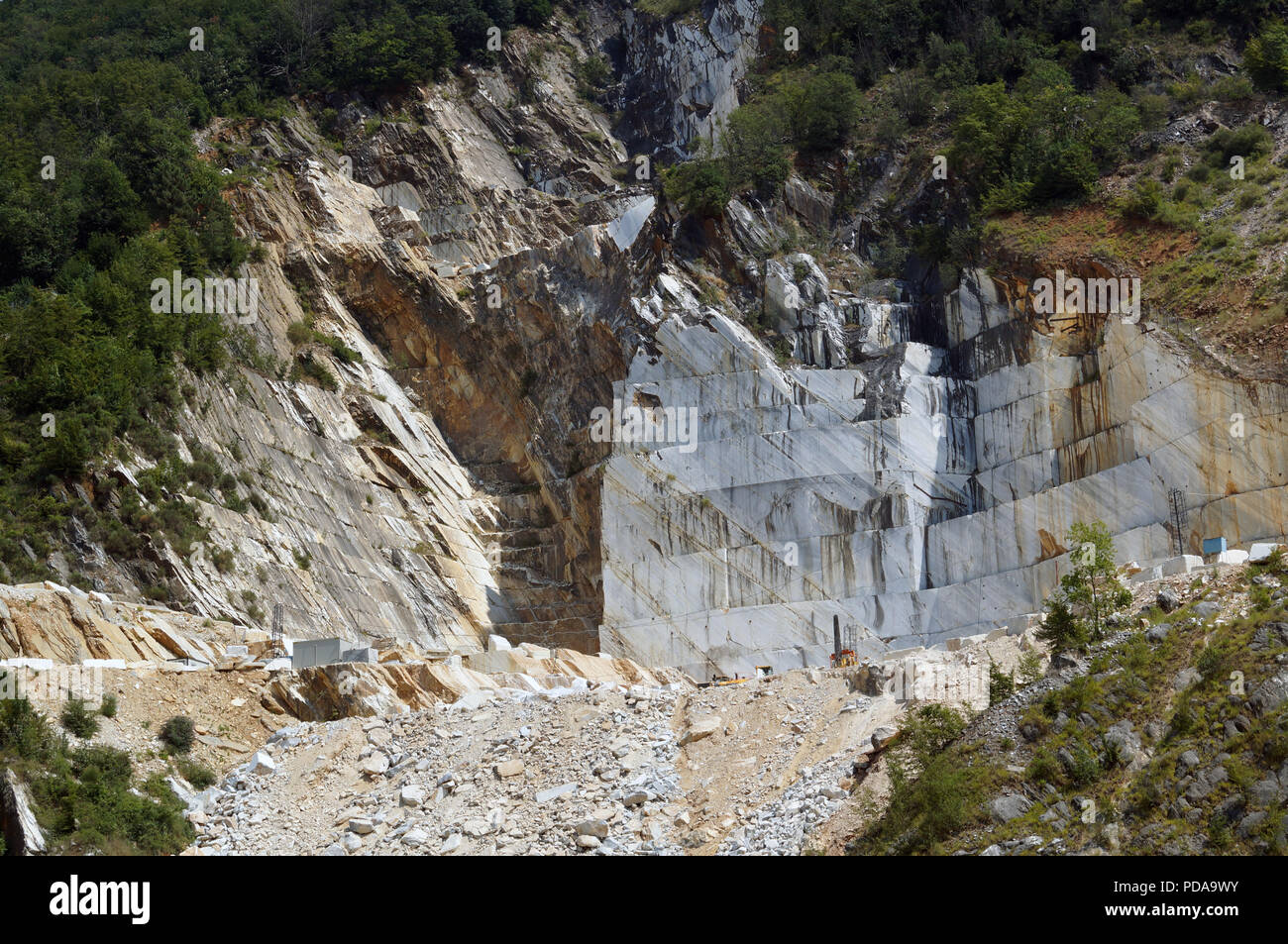 Carrara marble quarry hi-res stock photography and images - Alamy