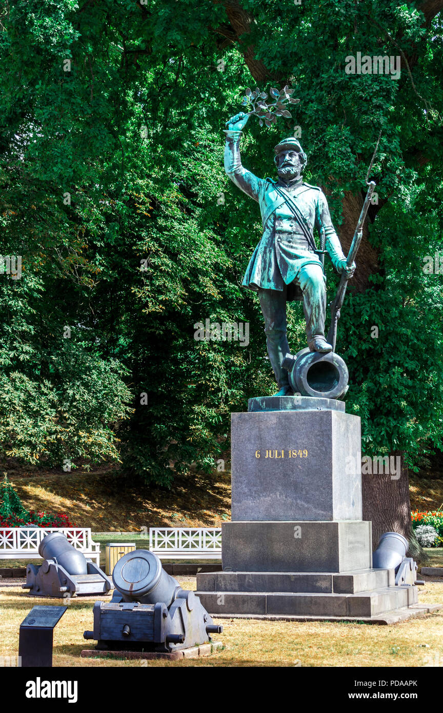 Foot soldiers statue hi-res stock photography and images - Alamy
