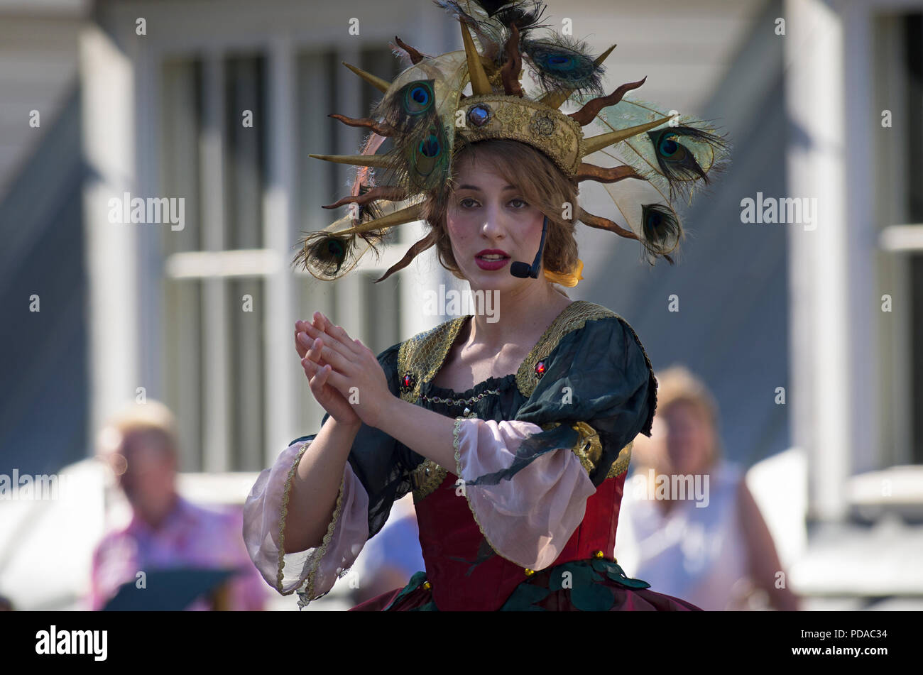 Retro singer costume hi-res stock photography and images - Alamy