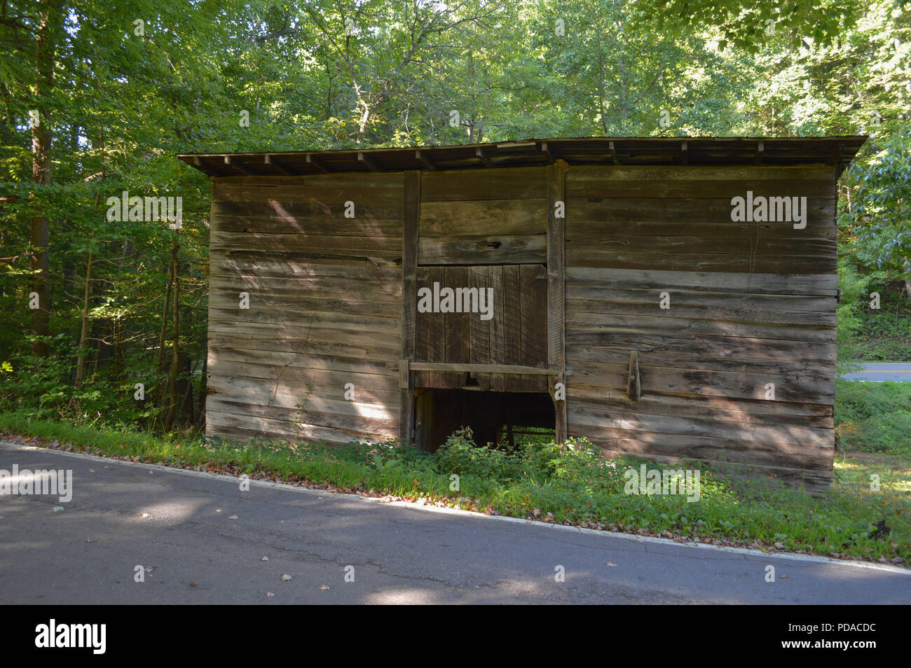 Run down shed hi-res stock photography and images - Alamy